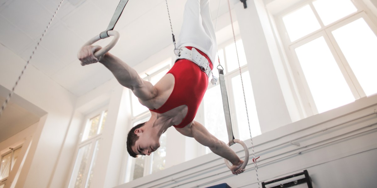 Gimnasia de anillas: 7 ejercicios para entrenar en casa - Lausín y Vicente